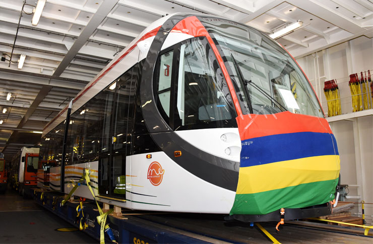 Metro Express Project: First Light Rail Vehicle arrives in Mauritius