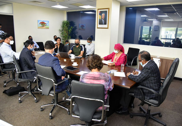 Resumption of economic activities: Minister Bholah meets captains of ...