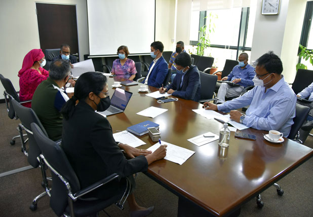 Resumption of economic activities: Minister Bholah meets captains of ...