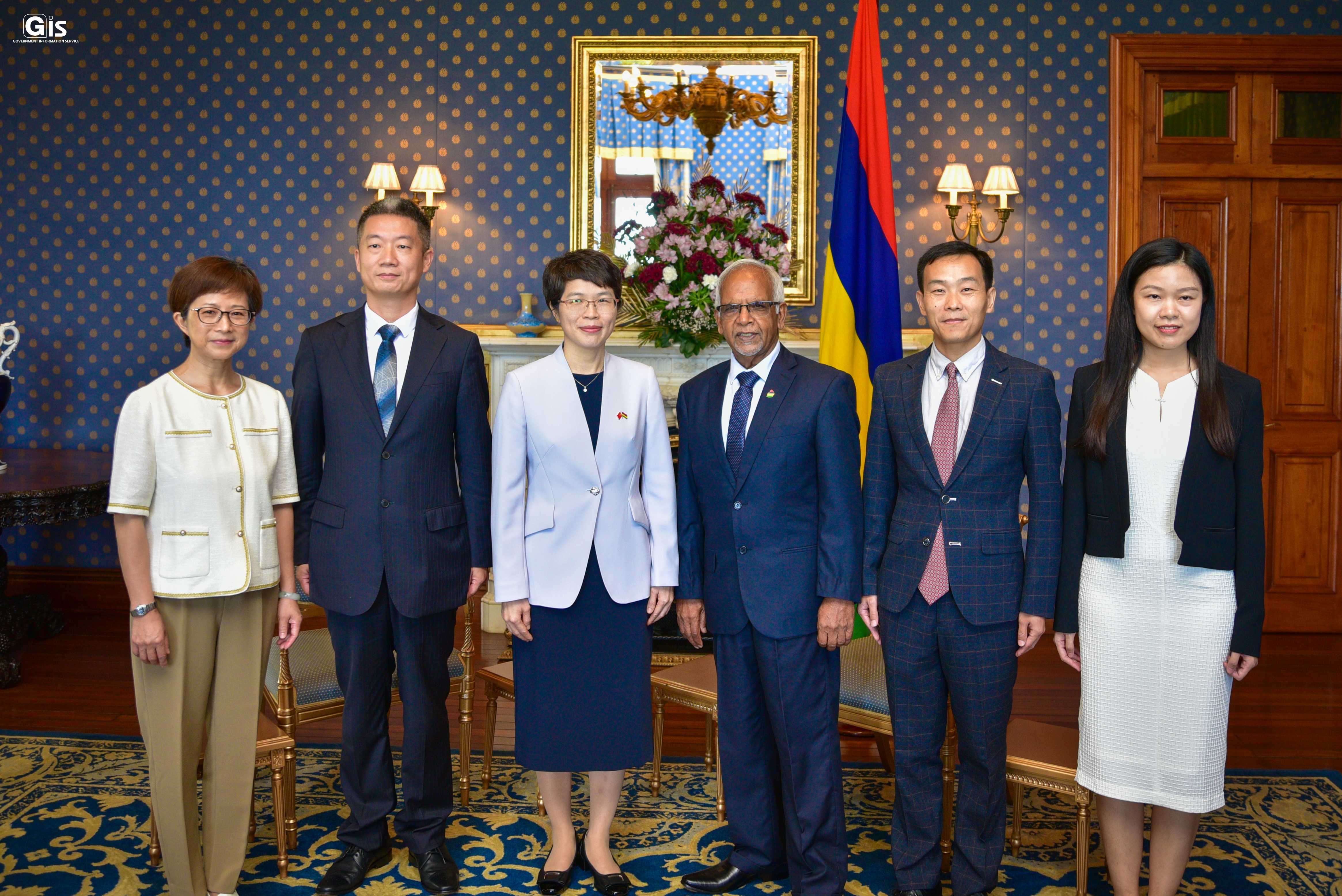 Chinese Ambassador to Mauritius presents credentials to President Gokhool