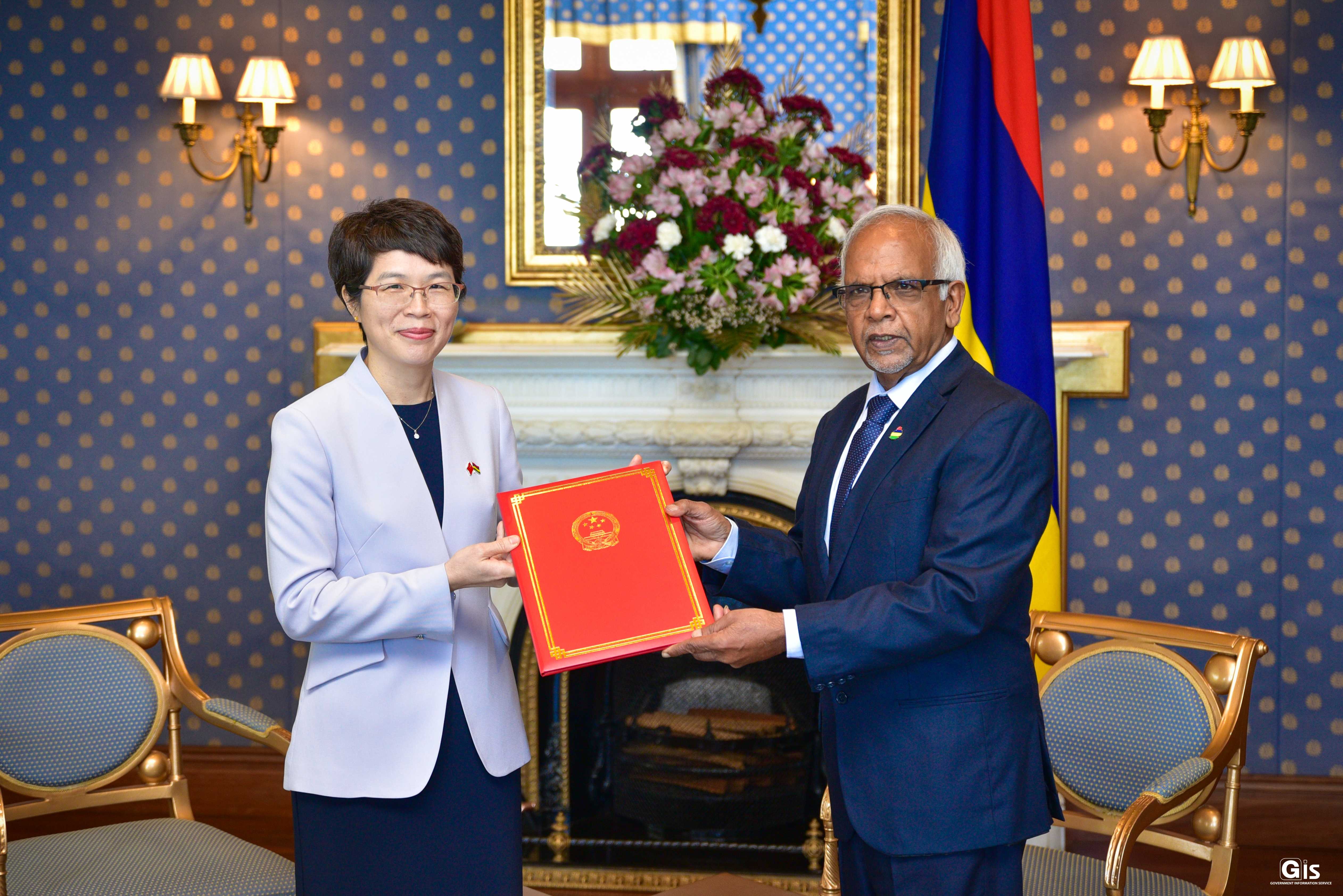 Chinese Ambassador to Mauritius presents credentials to President Gokhool
