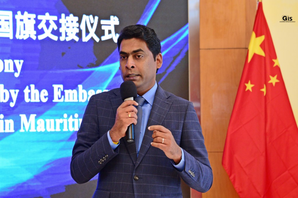 Chinese Embassy donates 720 National Flags of Mauritius to Government