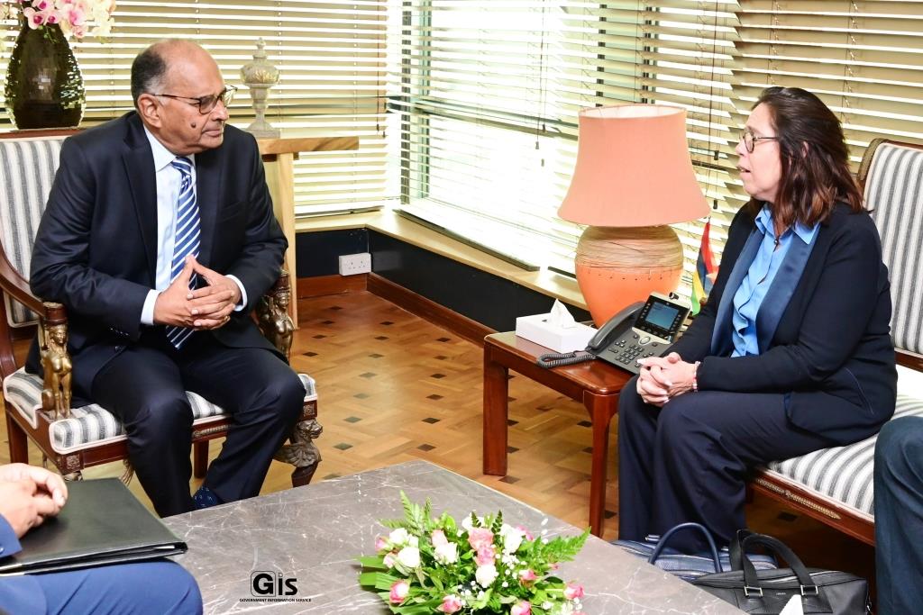 Delegation of French Senators calls on Acting Foreign Affairs Minister