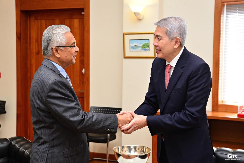High Commissioner of Singapore meets PM Jugnauth