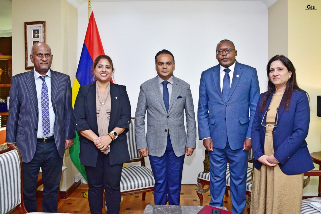 ILO Country Office Director for Mauritius meets Minister Ramful
