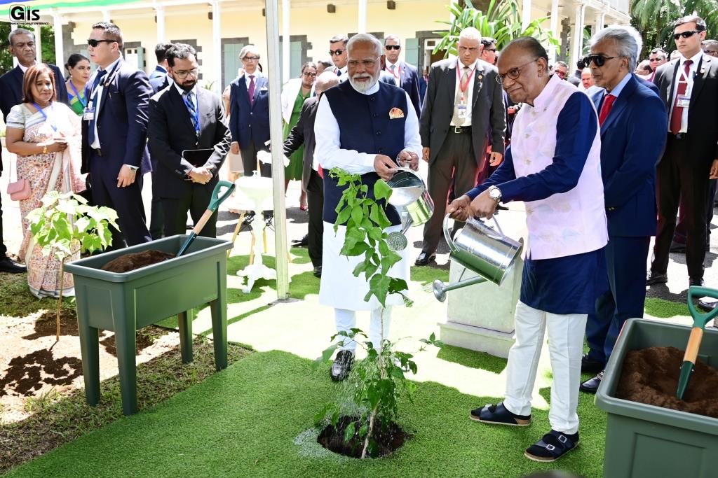 Indian Prime Minister Shri Narendra Modi pays homage to SSR and SAJ
