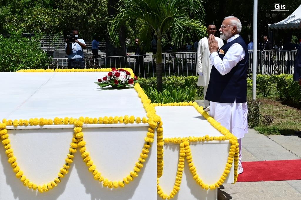 Indian Prime Minister Shri Narendra Modi pays homage to SSR and SAJ