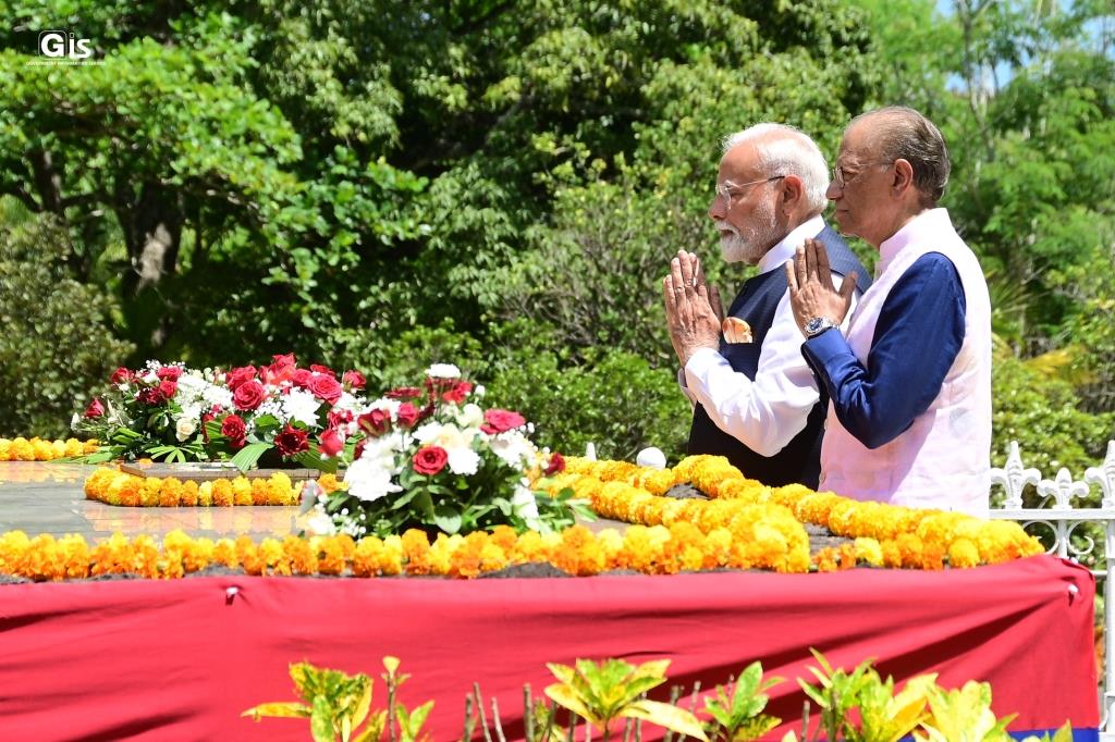 Indian Prime Minister Shri Narendra Modi pays homage to SSR and SAJ Indian Prime Minister Shri Narendra Modi pays homage to SSR and SAJ