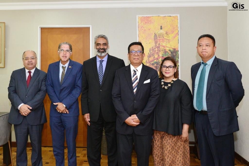 Indonesian Chargé d’Affaires en pied, Mr Siahaan, pays farewell call on ...