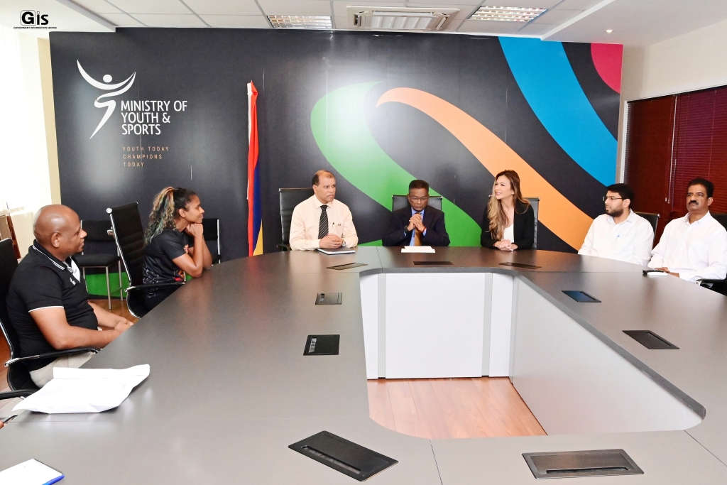 Kun Khmer World Champion honoured for outstanding achievement