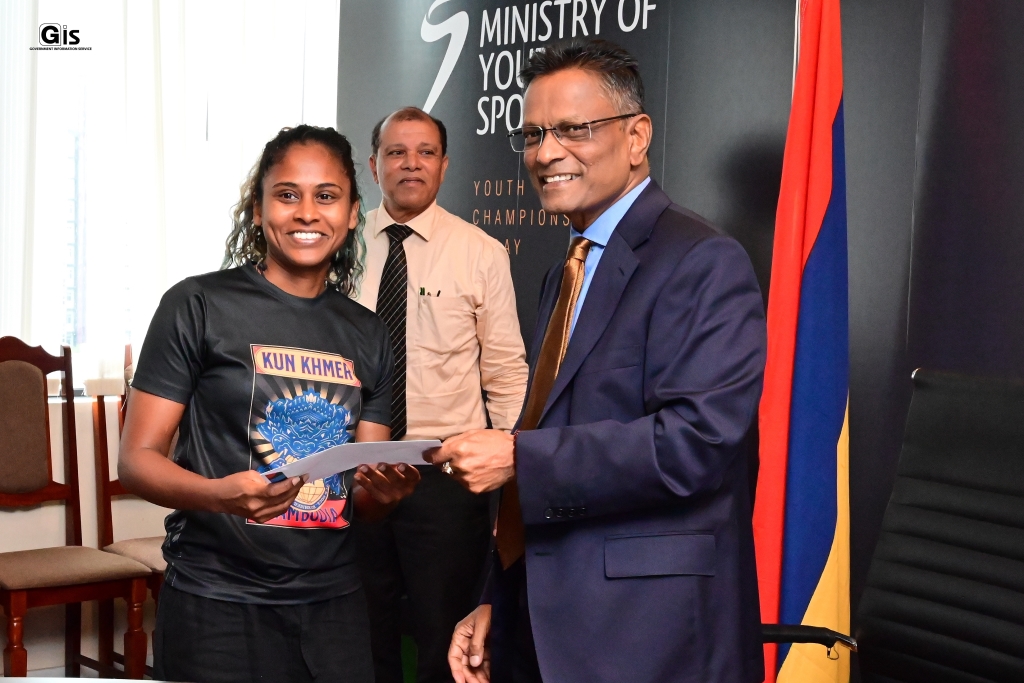 Kun Khmer World Champion honoured for outstanding achievement