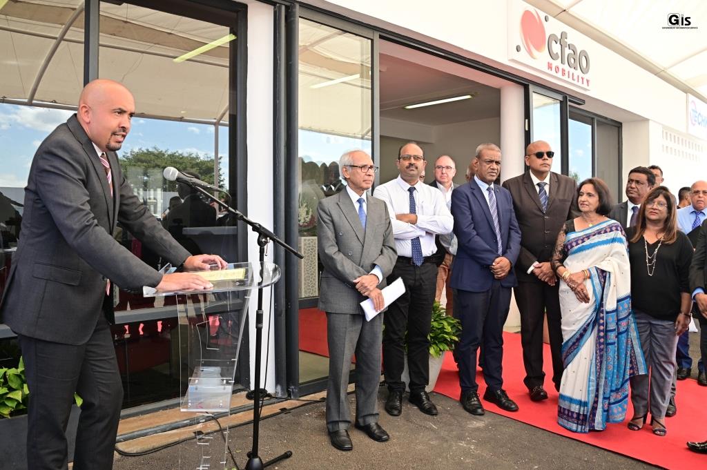 Local Authorities receive FUSO Street Lighting Lorries