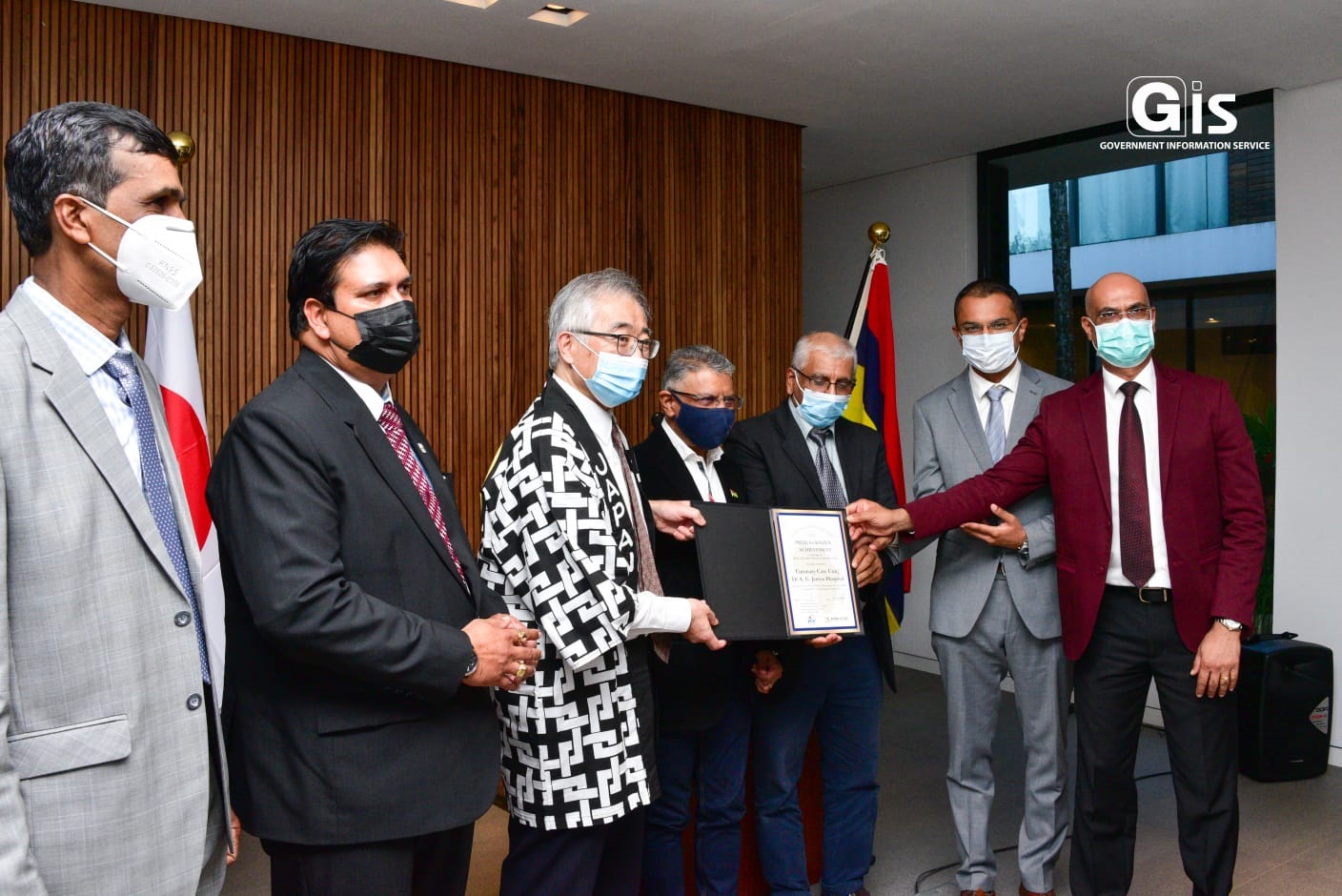 Mauritian African KAIZEN Awardees receive their trophies from Japanese ...