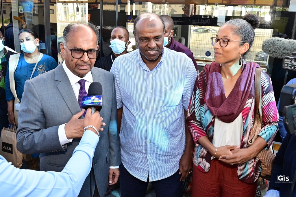 Metro Express Ltd welcomes foreign delegates on board its Light Rail ...