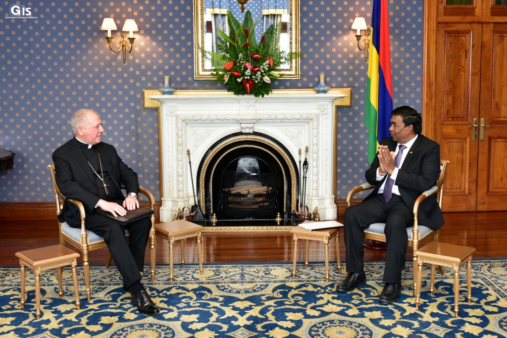 Mgr Paolo Rocco Gualtieri pays farewell call on President Roopun