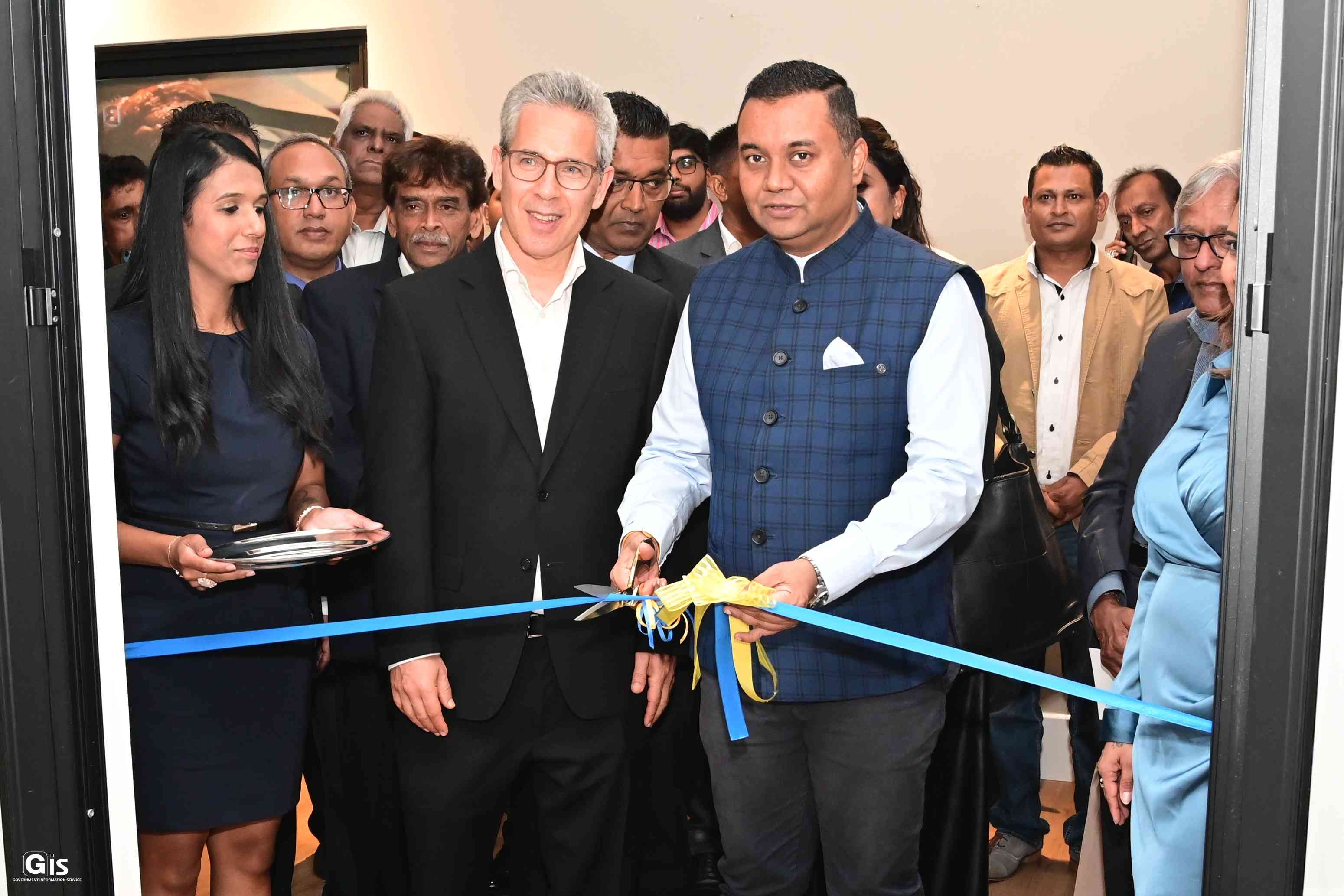 Minister Balgobin inaugurates the Mauritius Post Parcel Centre