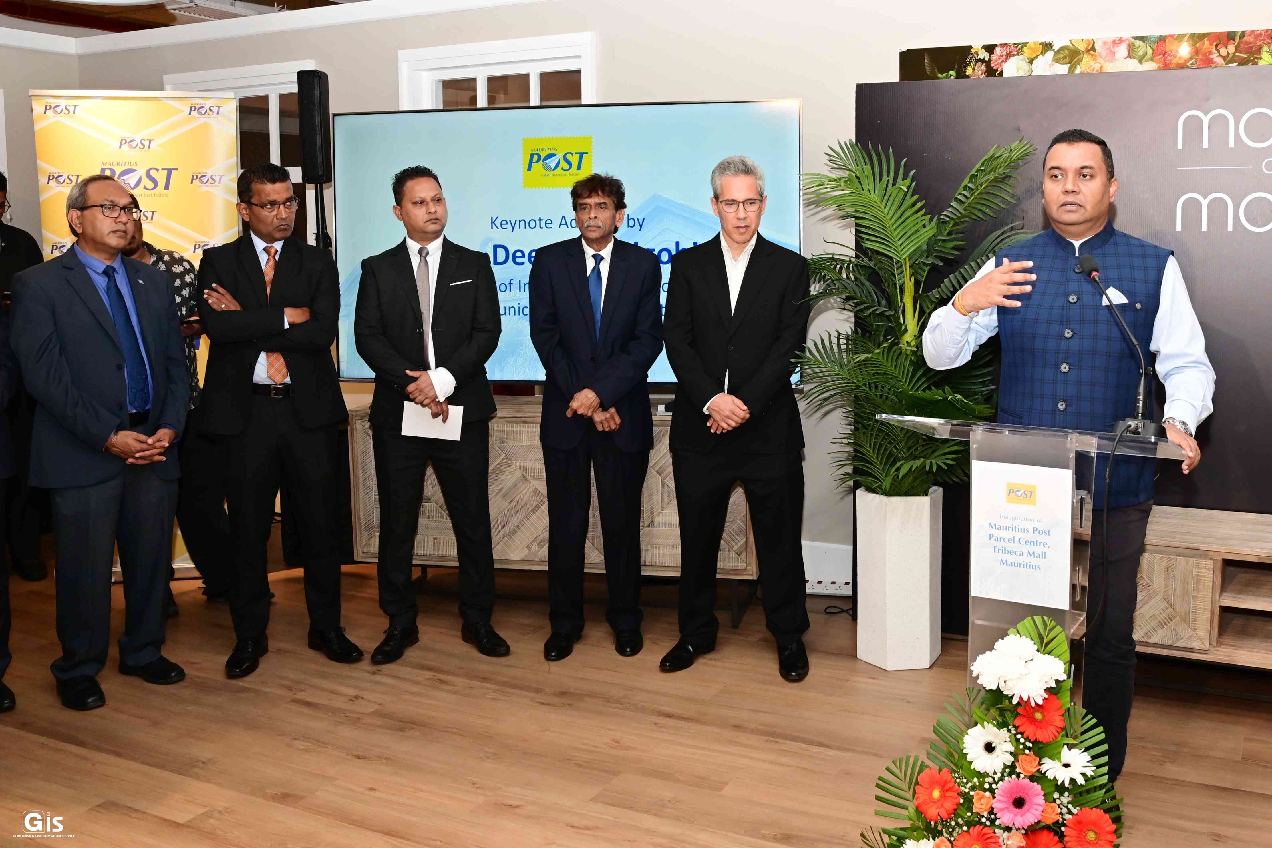 Minister Balgobin inaugurates the Mauritius Post Parcel Centre