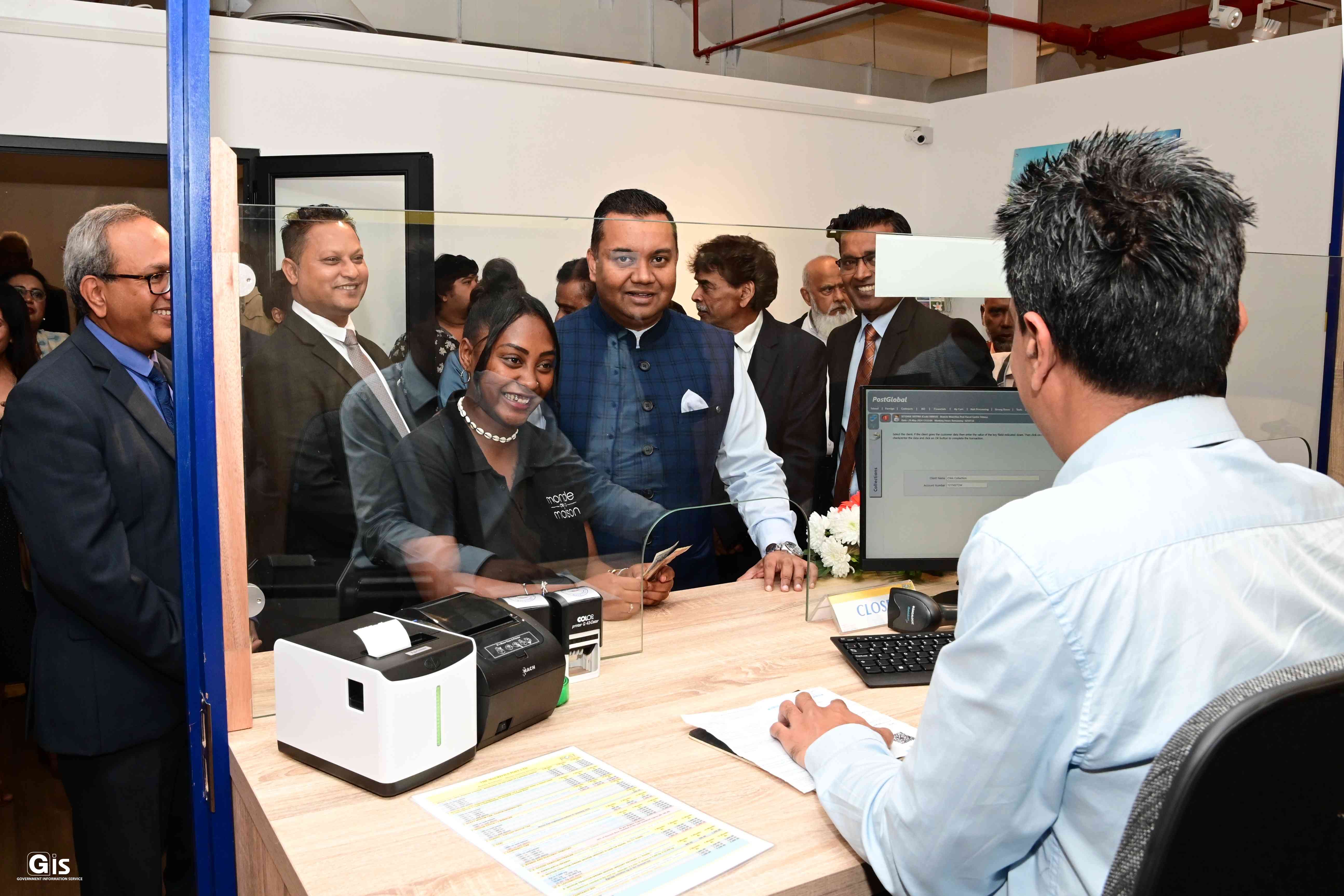 Minister Balgobin inaugurates the Mauritius Post Parcel Centre