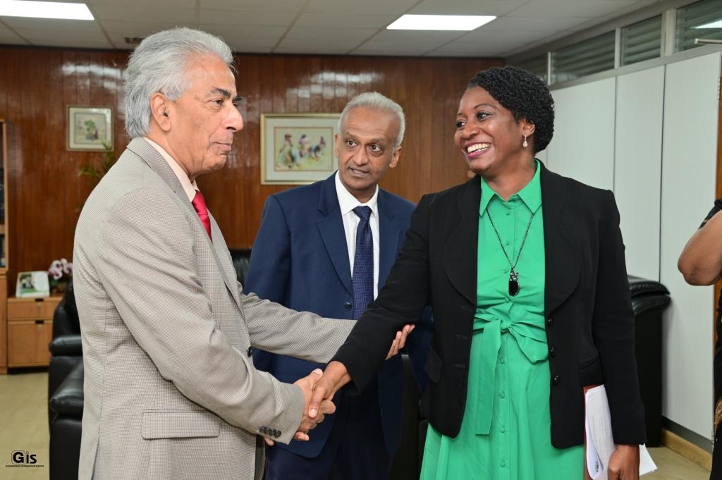 Minister Boolell and AfDB discuss avenues of cooperation in agriculture ...