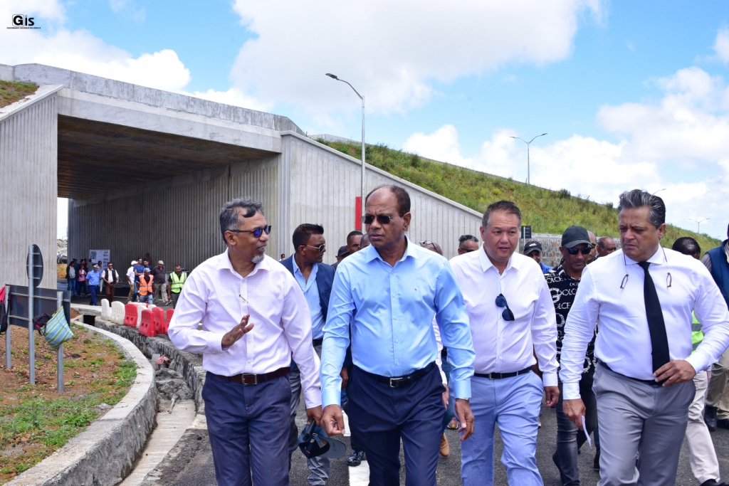Minister Gunness inaugurates the Wooton Roundabout