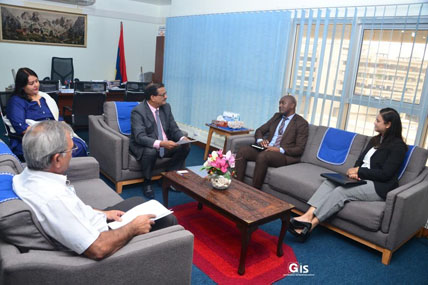 Minister Maudhoo meets Adviser and Manager of Commonwealth Climate ...