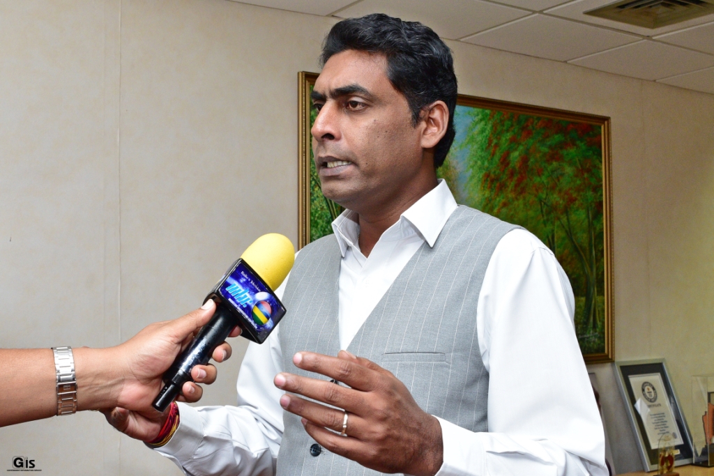 Minister Teeluck chairs first meetings on Professional in Arts Council ...