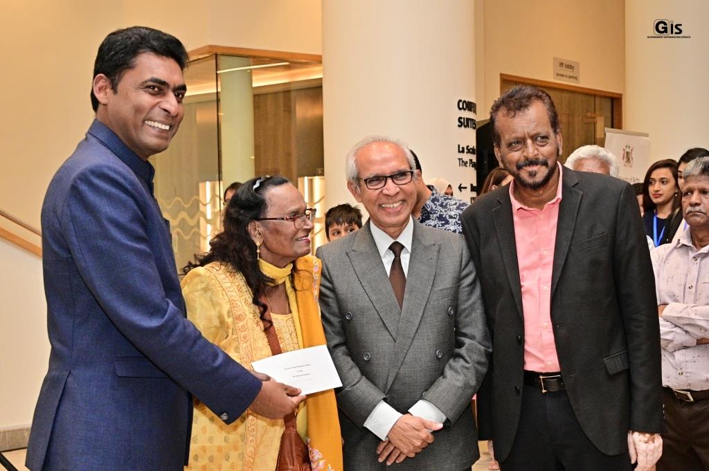 Minister Teeluck commends efforts of photographers in the promotion of ...