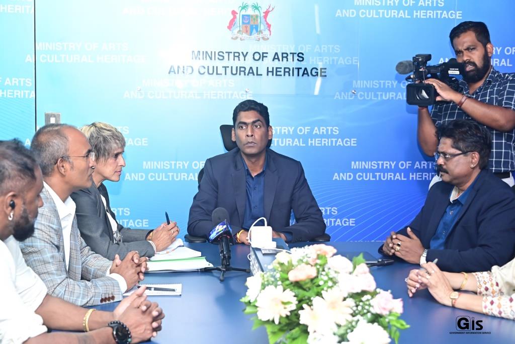 Minister Teeluck launches video clip on Thaipoosam Cavadee 2023