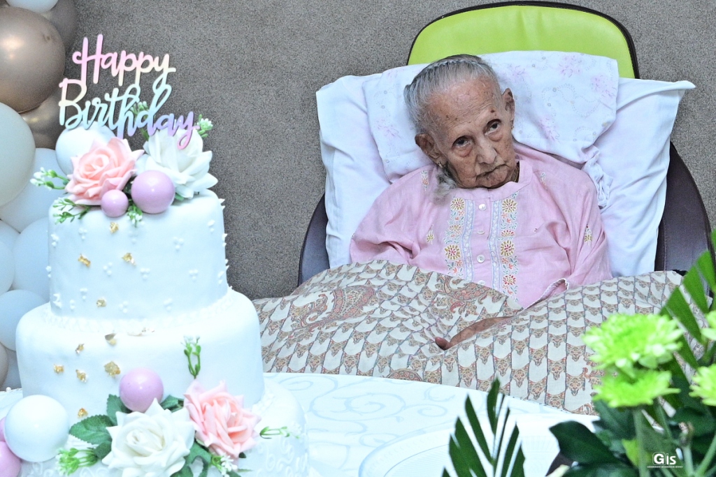 Mrs Surashwatee Ramyead celebrates her 100th birthday