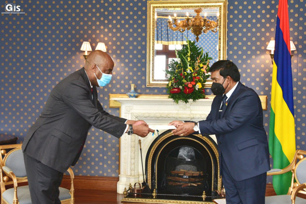 Newly-appointed Ambassador-Designate to Rwanda presents credentials to ...