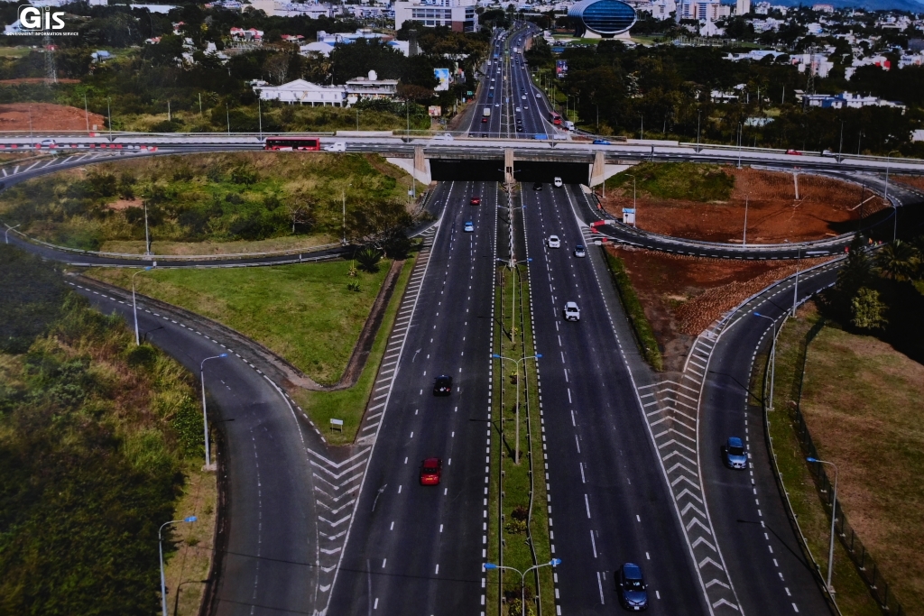 Newly inaugurated Slip Lane on Ebène Flyover providing direct ...