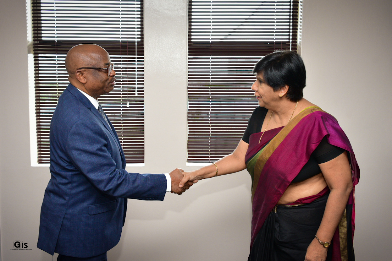 OIF Representative meets VPM Dookun-Luchoomun