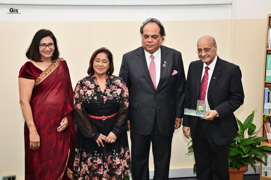Open University of Mauritius honours the memory of SSR