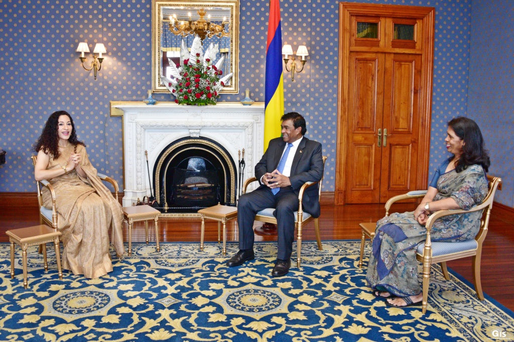 Outgoing Indian High Commissioner Singla pays farewell call on ...