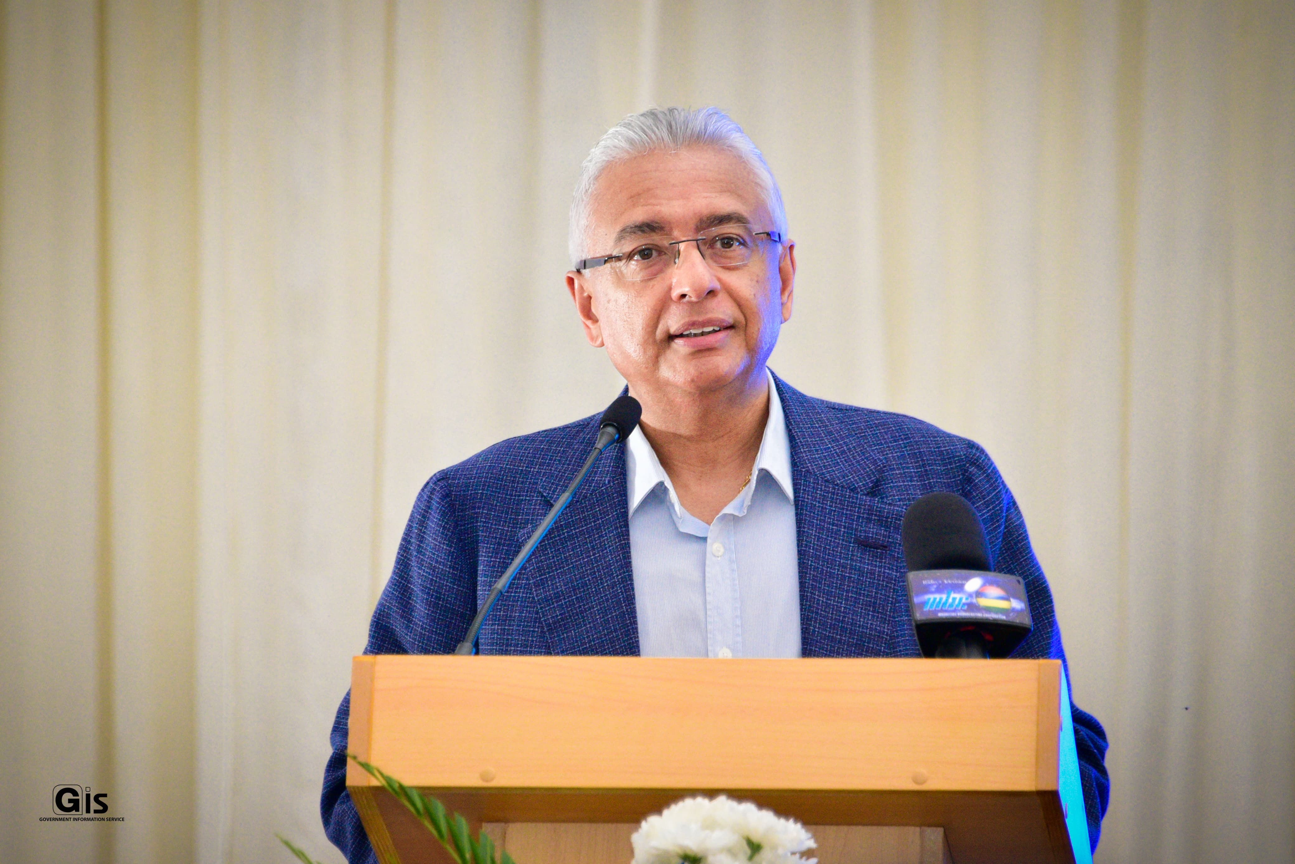 PM re-affirms his engagement to fight poverty and exclusion for a more ...