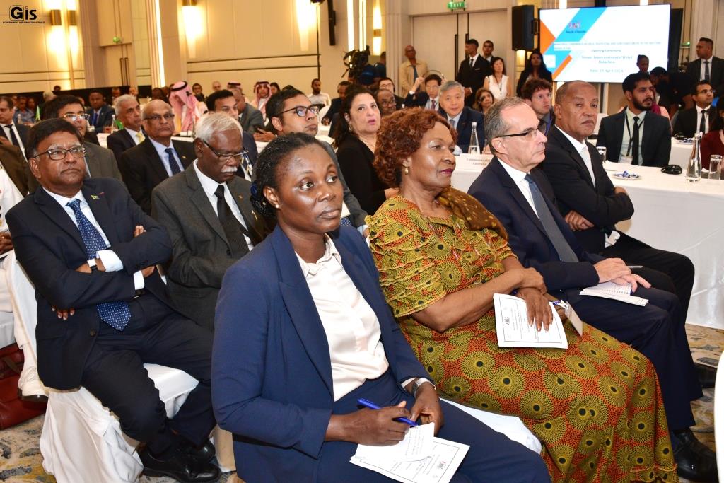 PM urges commitment from all for a fierce and effective fight against ...