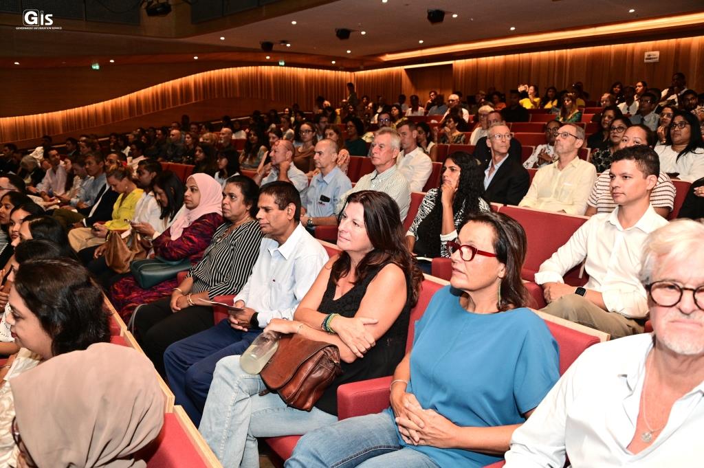 Plastic Odyssey Laboratory Vessel in Mauritius to raise awareness on ...