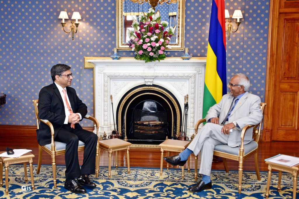 President Gokhool receives Foreign Secretary of India