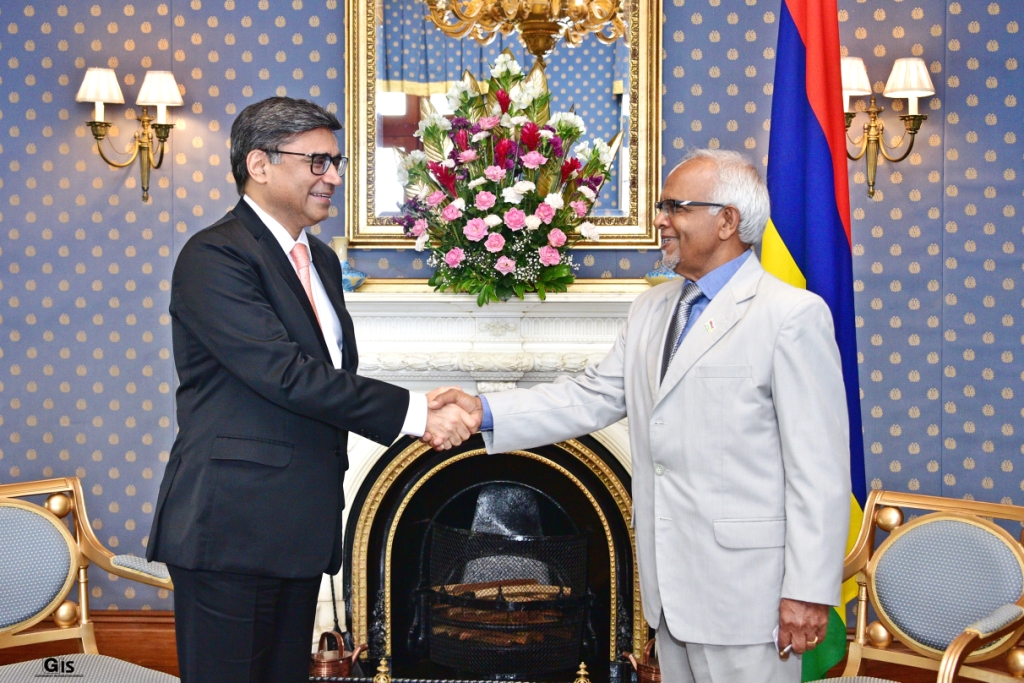 President Gokhool receives Foreign Secretary of India