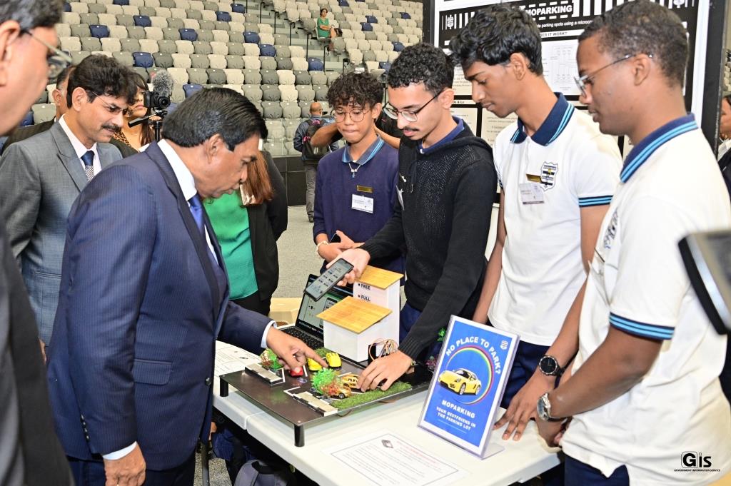 President Roopun urges students to develop critical minds in ...