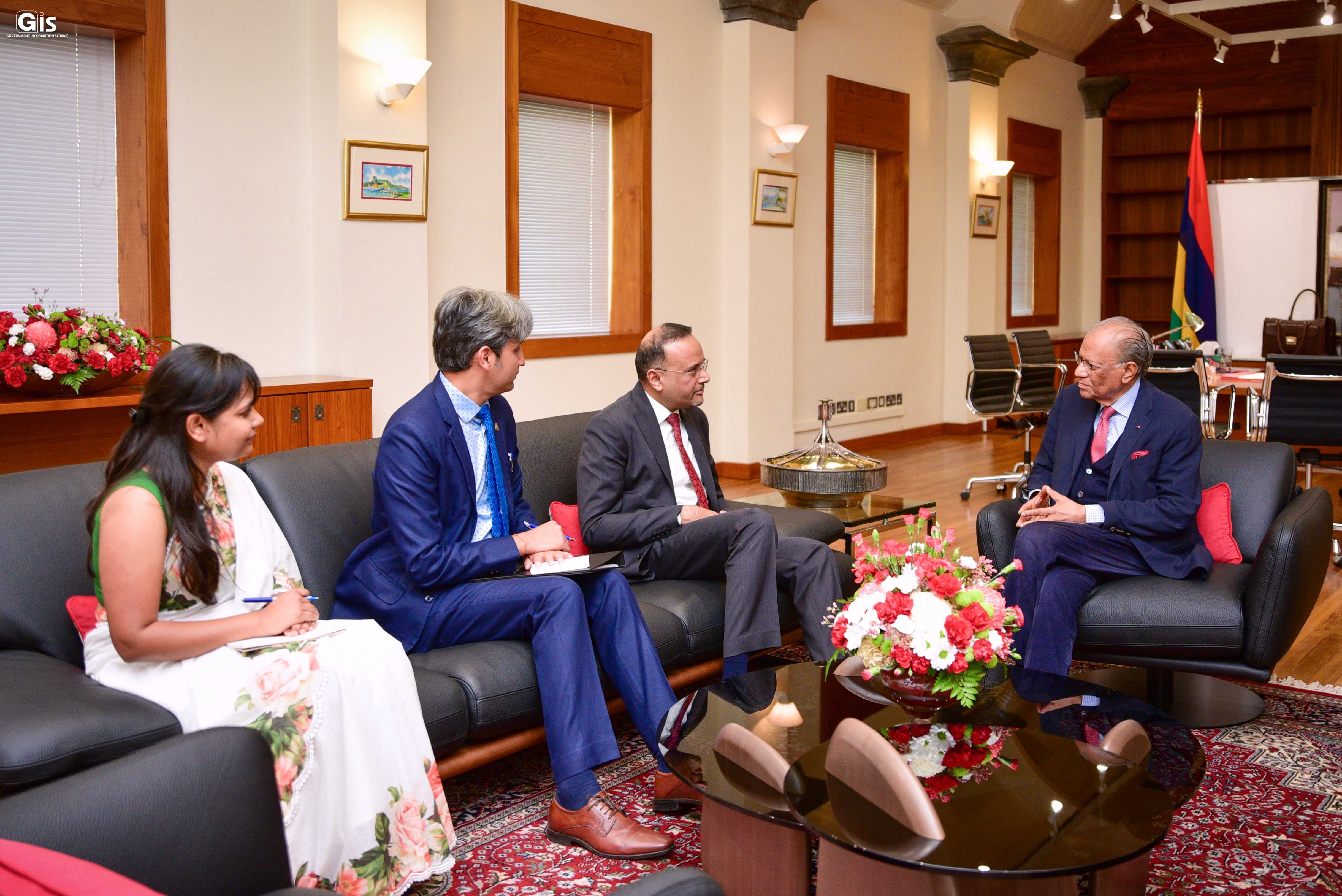 Prime Minister Ramgoolam receives newly appointed Indian High Commissioner