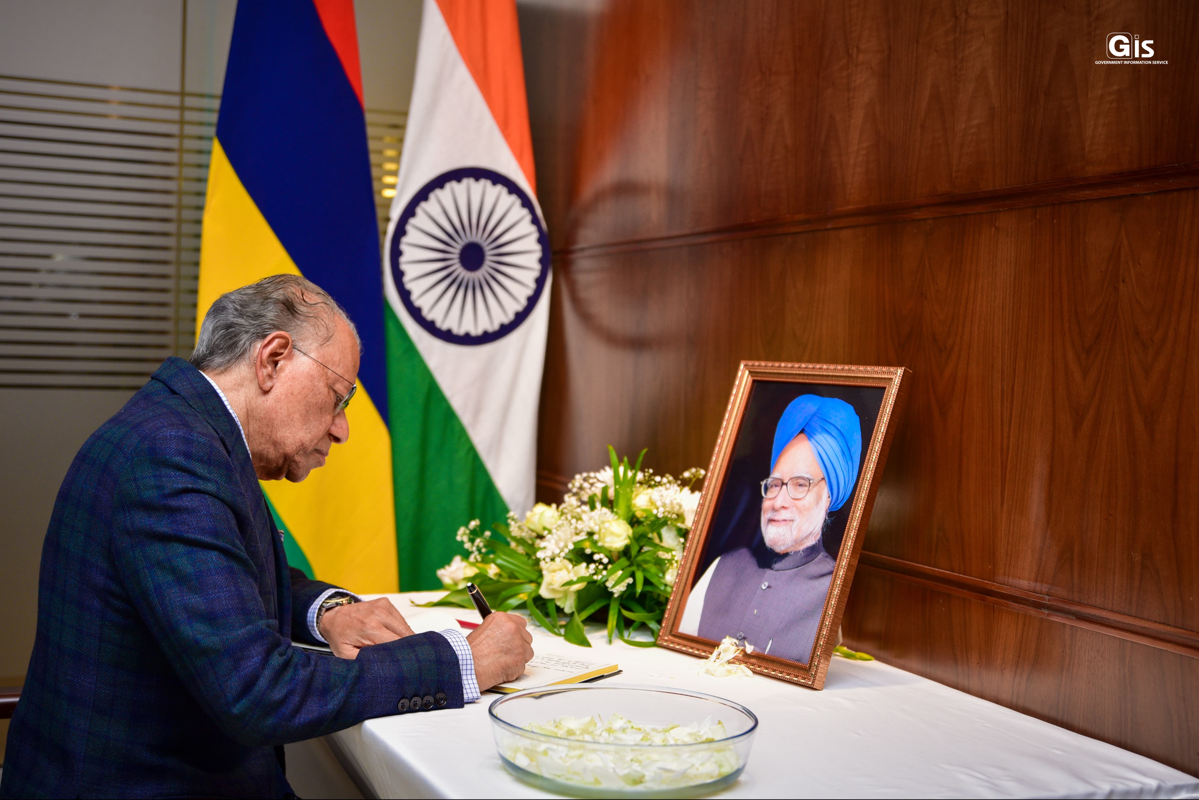 Prime Minister Ramgoolam signs Condolence Book following demise of ...