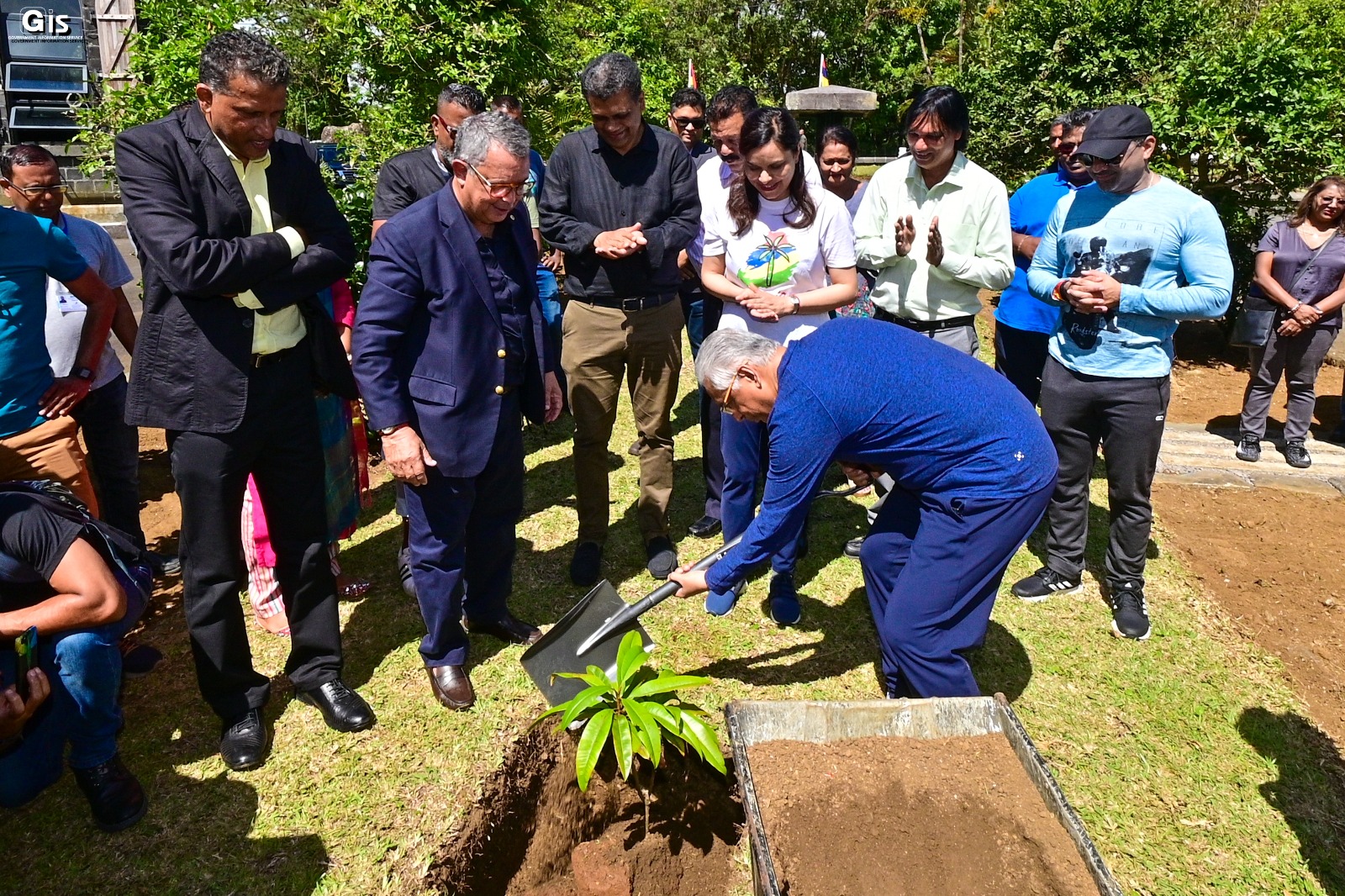 Prime Minister participates in National Clean-up Campaign of Motorways