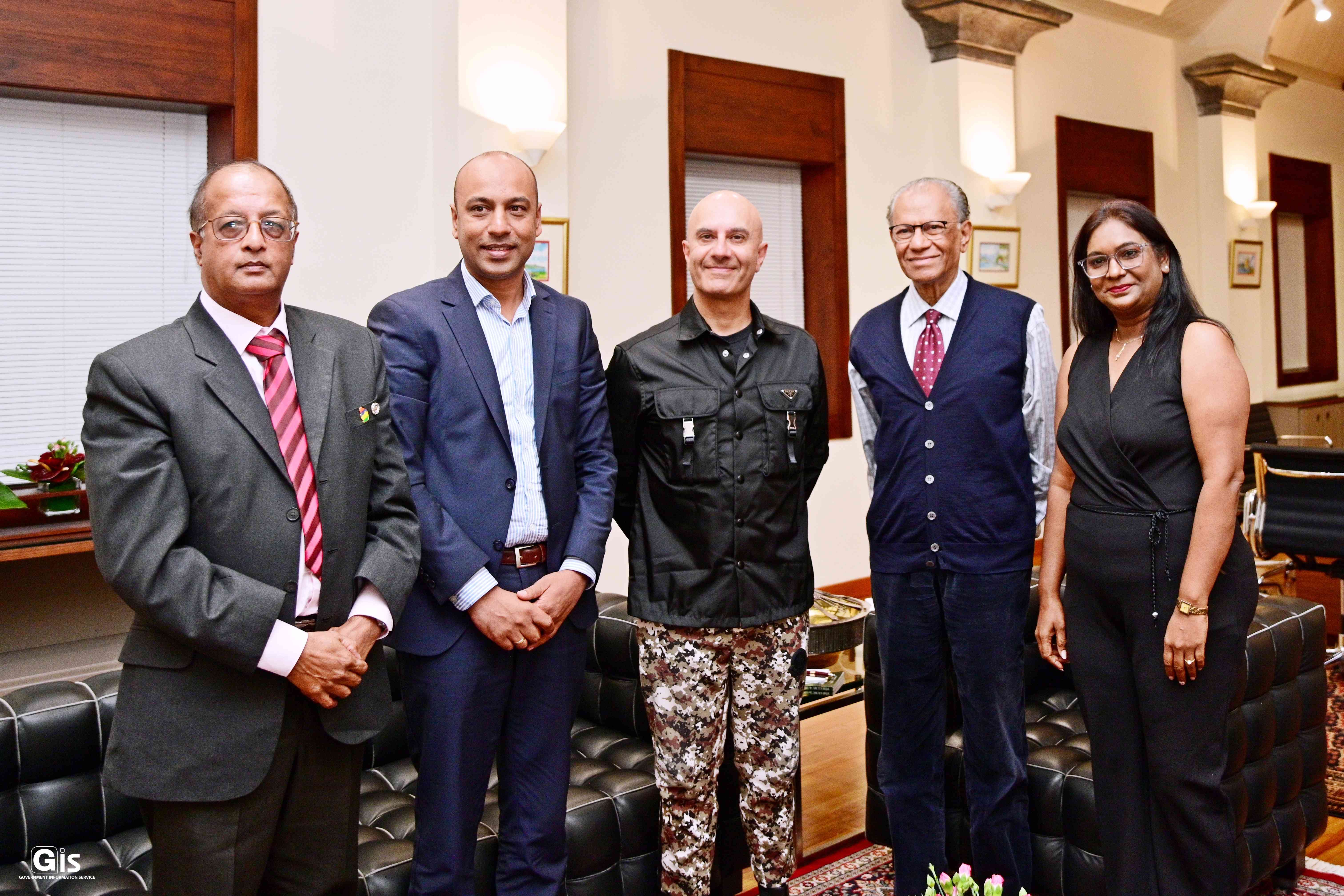 Prime Minister shares meaningful exchanges on leadership with Robin Sharma