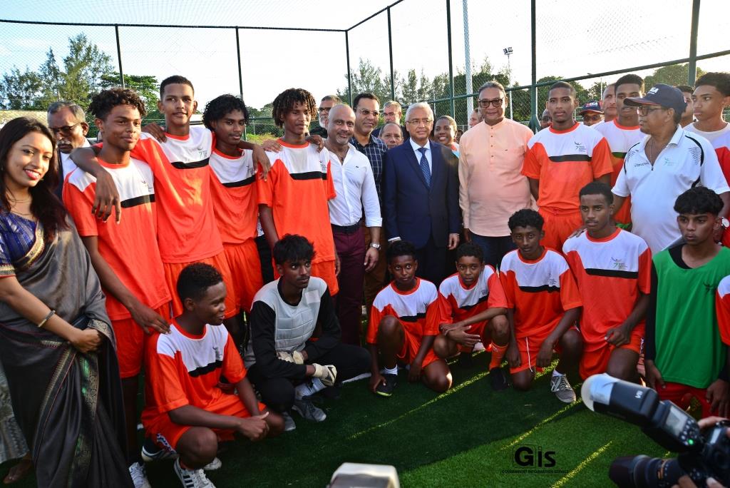 Prime Minister urges population to embrace a health and fitness culture