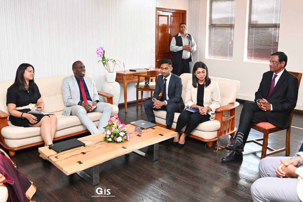 Regional Director for Sub-Saharan African Region meets VPM Dookun-Luchoomun