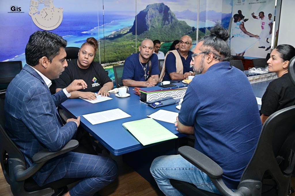 Representatives of Union of Artists meet Minister Teeluck