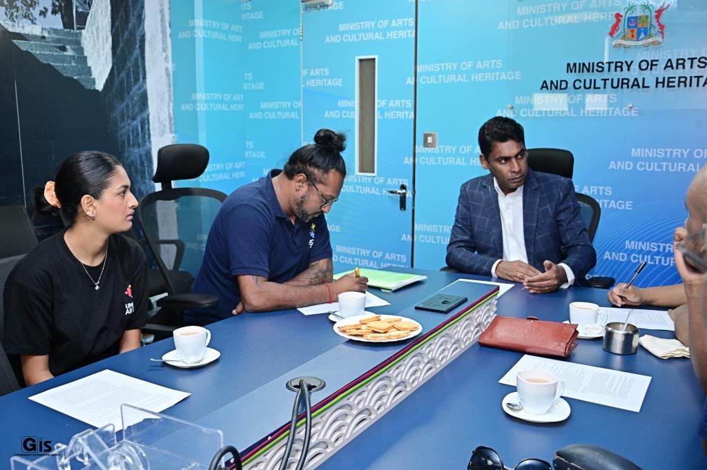 Representatives of Union of Artists meet Minister Teeluck