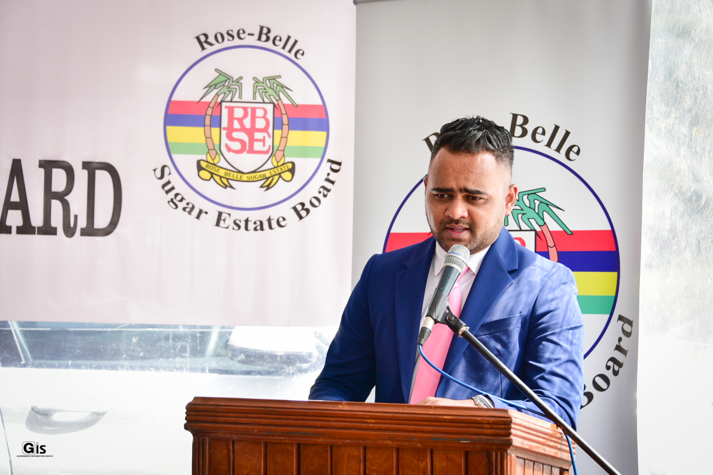 Rose Belle Sugar Estate signs collective agreements for rise in employees’ wage