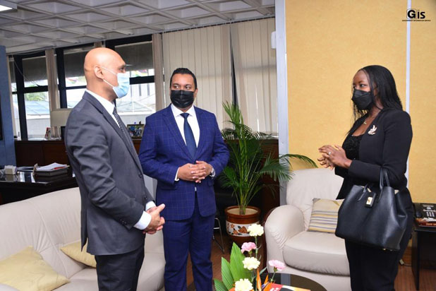 Rwanda's Minister of ICT and Innovation meets Mauritian Health Minister